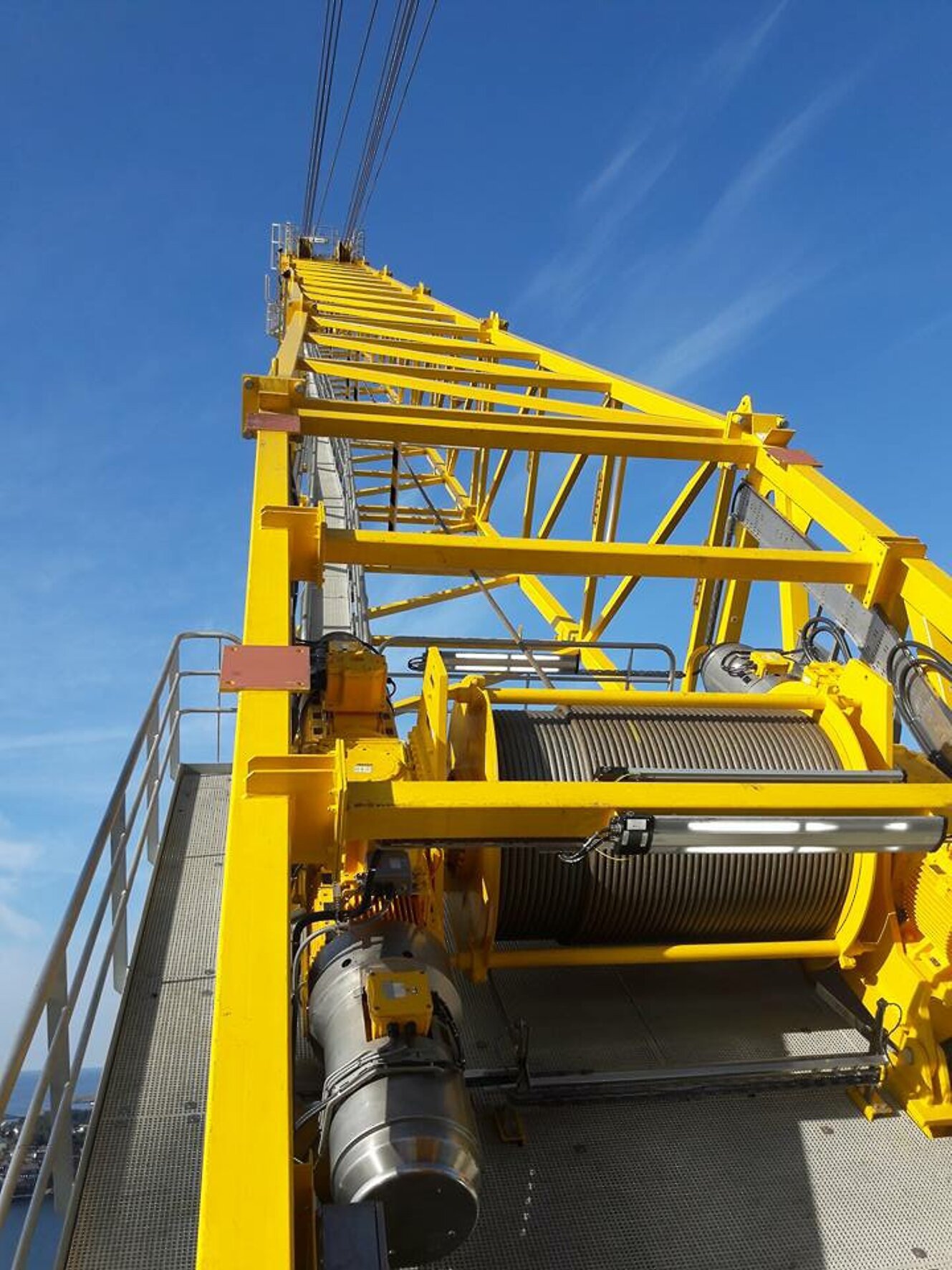 Alternative drive systems for offshore cranes by Bonfiglioli : Bonfiglioli